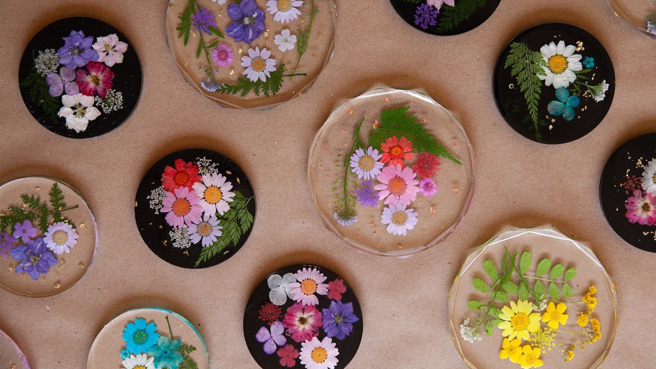 Online Course: DIY Resin and Dried Flowers: Learn how to make Coasters ...